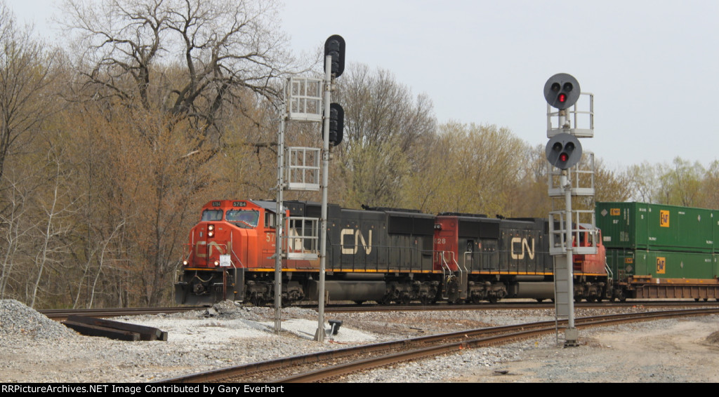 CN 5784 & 5628